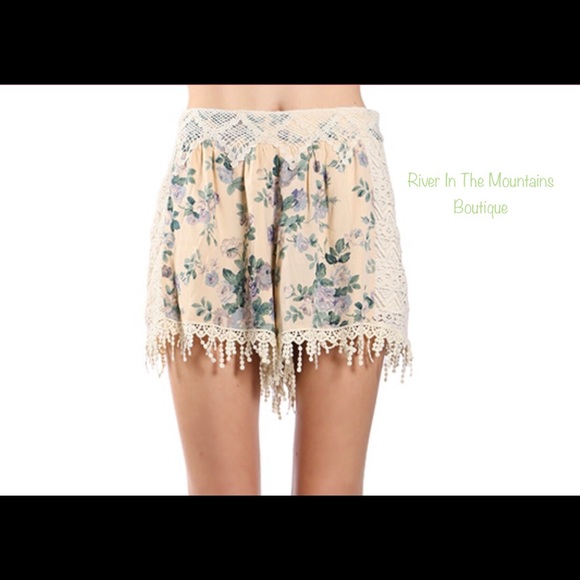 Ryu | Shorts | Nwt Bohochic Crochet Trim Floral Print Shorts | Poshmark